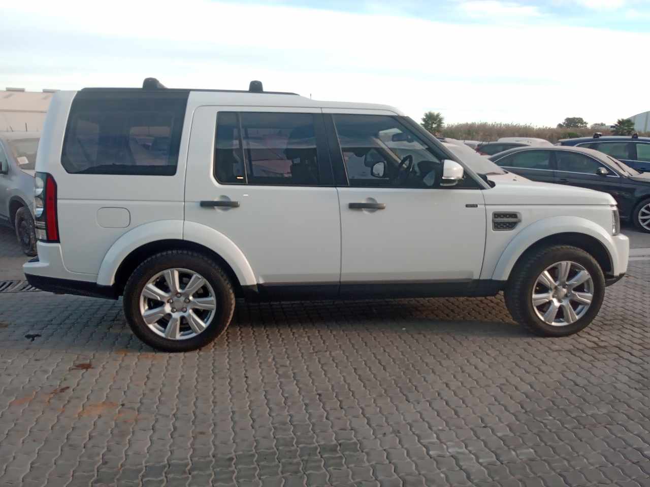 2014 LAND ROVER DISCOVERY 4 3.0 TD/SD V6 SE, GoBid Cape Town, 4HPM9GIO