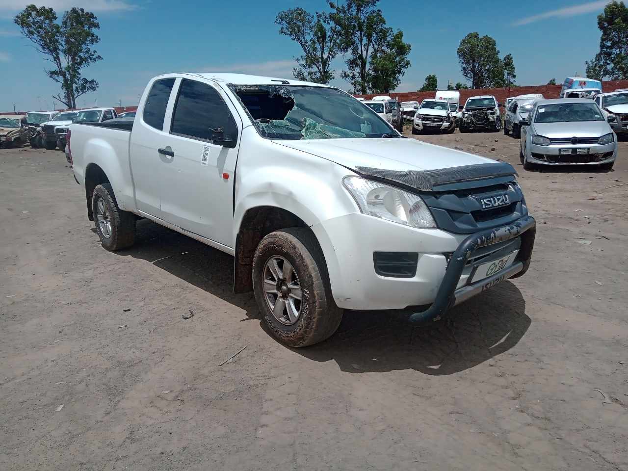 2015-isuzu-kb-250-d-teq-le-p-u-e-cab-gobid-bloemfontein-nvztfepy